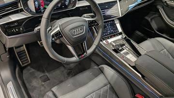 difference between audi s7 and s8