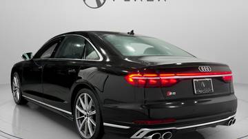 difference between audi s7 and s8
